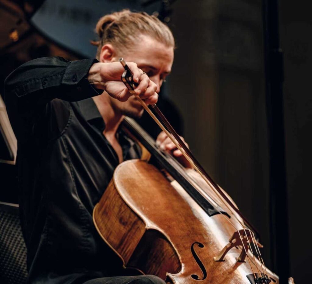 Cellist Matthias Balzat Returns to NZ with NZTrio for Tour - OULIANNEWS