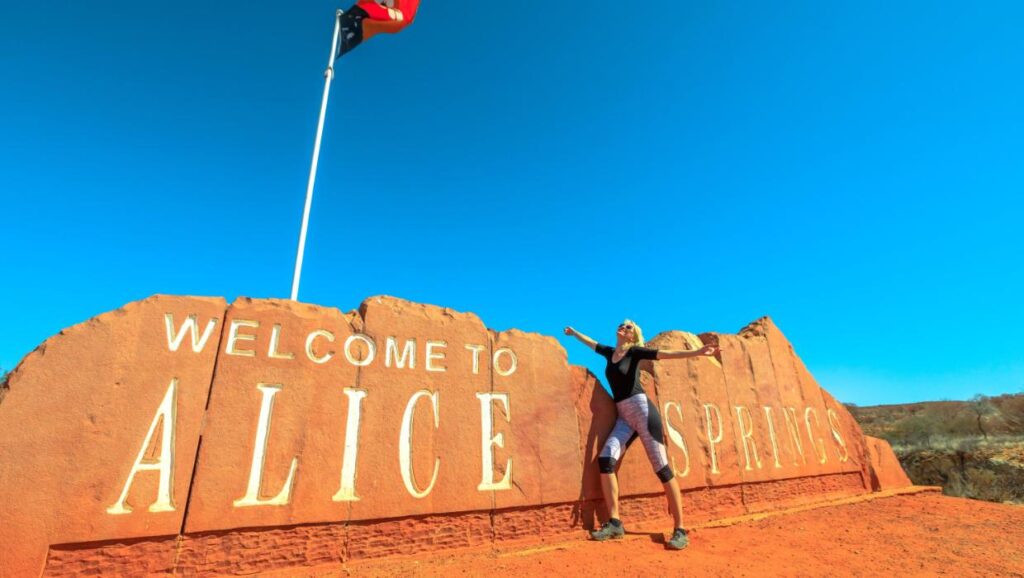 New Mayor Asta Hill Aims to Revitalize Alice Springs' Image - OULIANNEWS