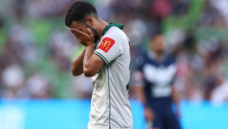 Melbourne Victory Crush Wellington Phoenix 5-1 in A-League Clash ...