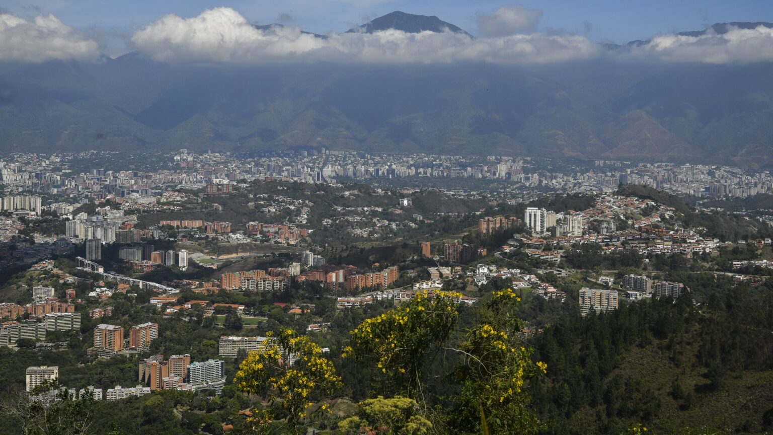 Caracas Residents Stay Indoors Amid Police Tension Following Arrest ...