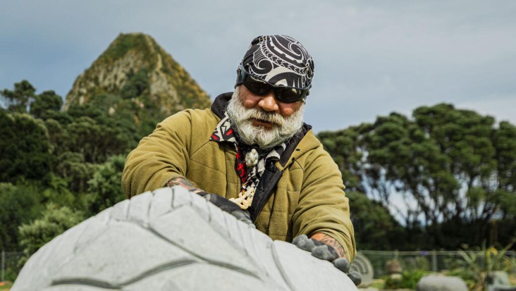 Sculptors Showcase Talent at Te Kupenga Stone Sculpture Event - OULIANNEWS