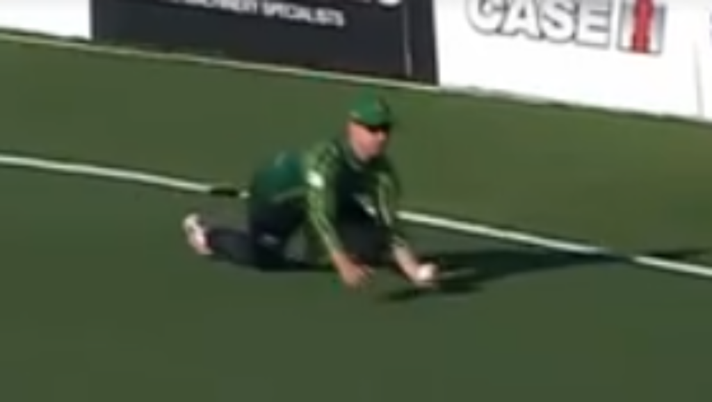 Will Young Delivers Stunning Catch in Super Smash Clash - OULIANNEWS